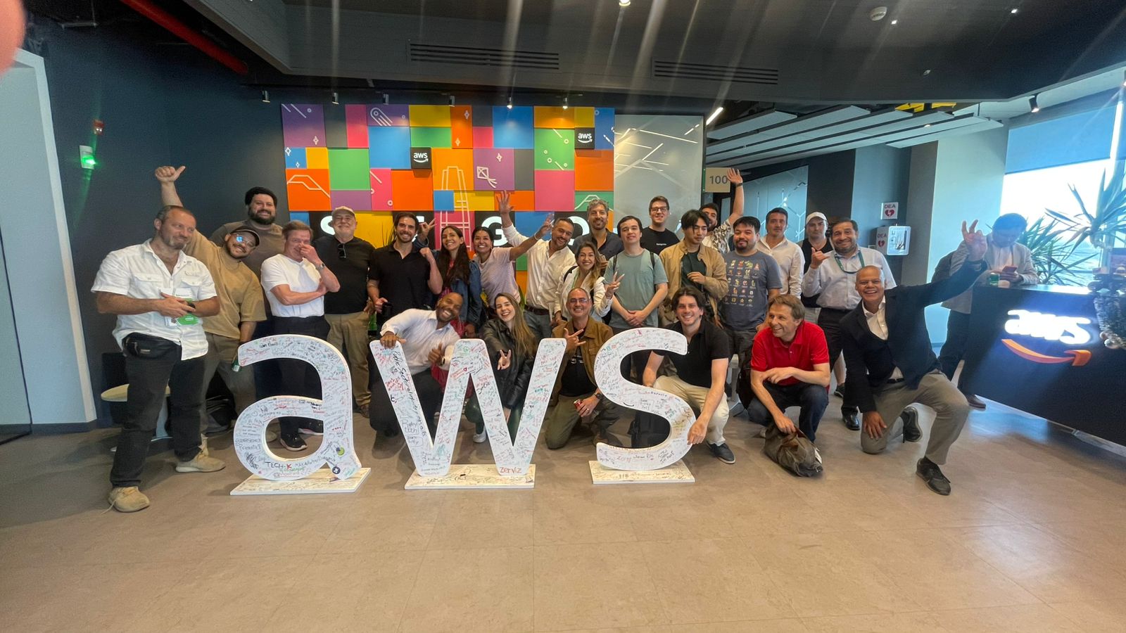 XinerLink exponiendo en las oficinas de Amazon: AWS Community Day ...